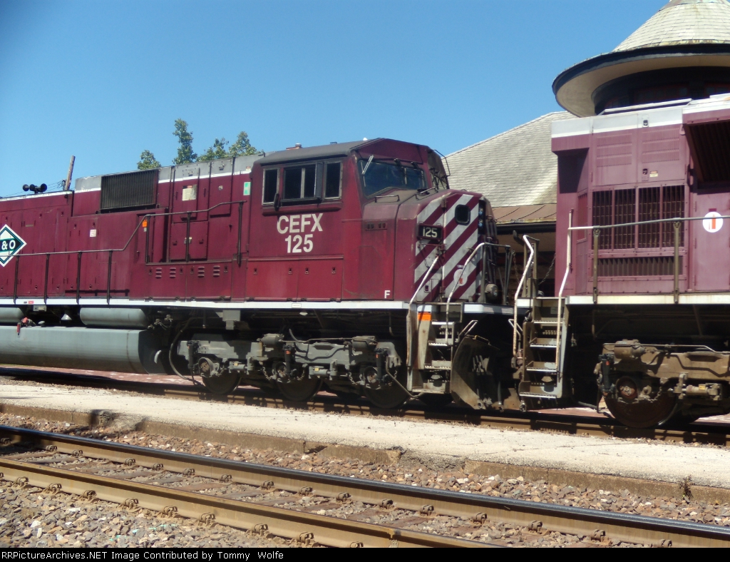 CEFX 125 is the 4th unit on the MASKC with 2 CSX and 3 CEFX SD9043MACs